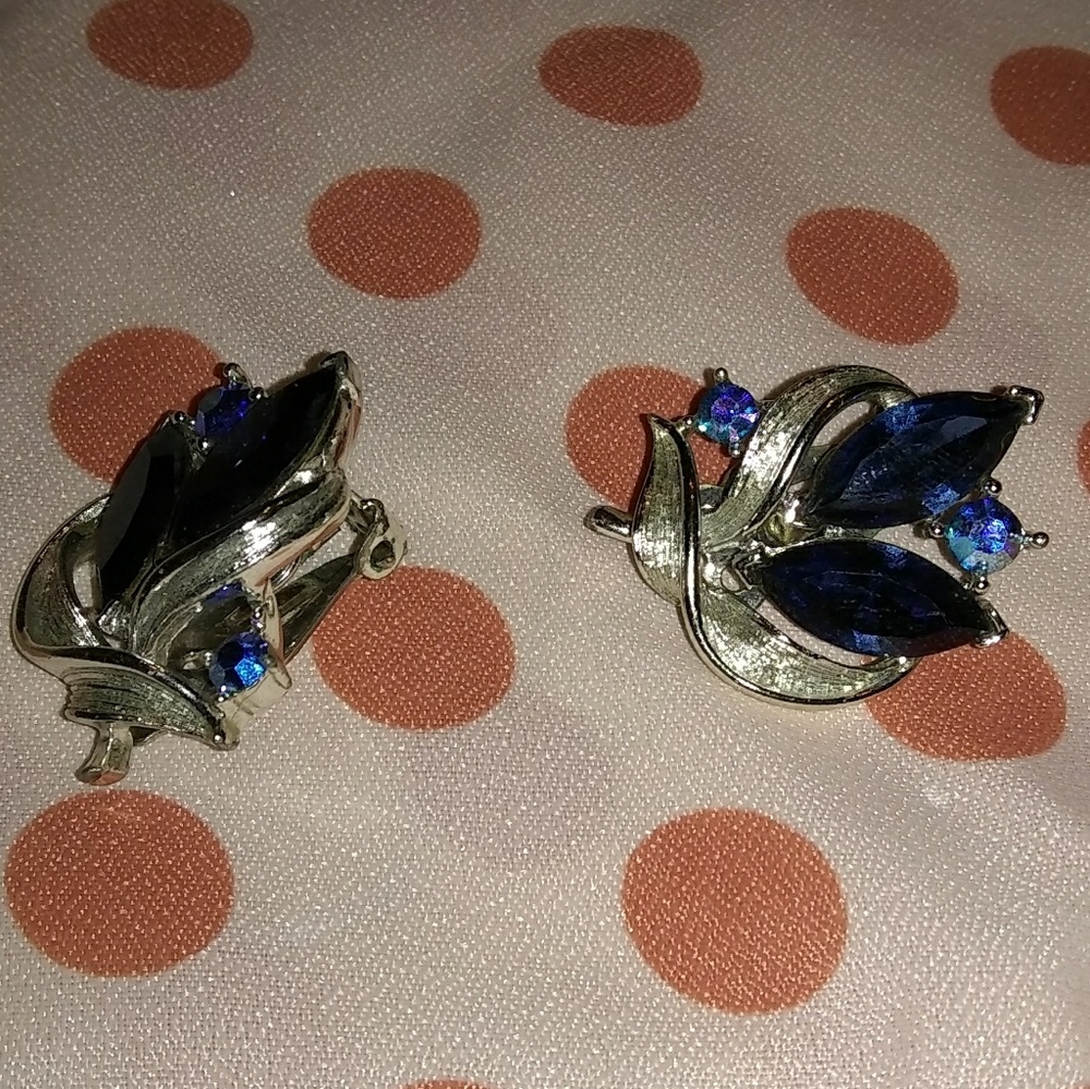 Vintage Lisner Silver Tone And Blue Stone Clip On - Gem